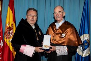 Michael Ashby: “Hay que reutilizar más los materiales”