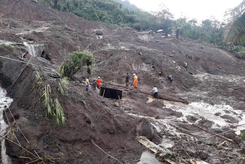 El tifón Yutu engulle un edificio con 30 personas dentro en la isla de ...
