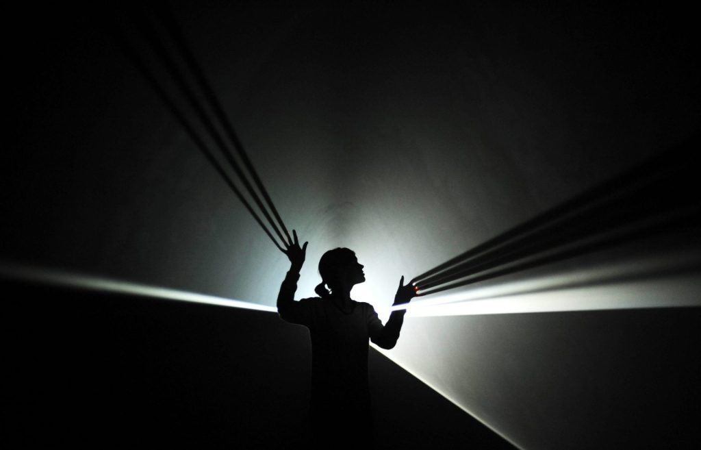 Llega a Chile "Light Show" medio siglo de luz convertida en arte - EFEverde