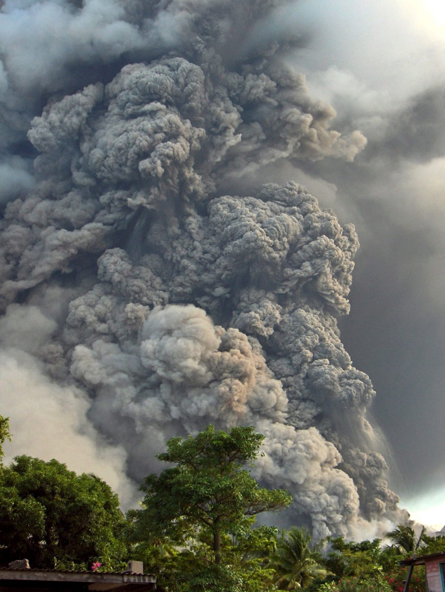 Entra en erupción el volcán Tavurvur en Papúa Nueva Guinea - EFEverde