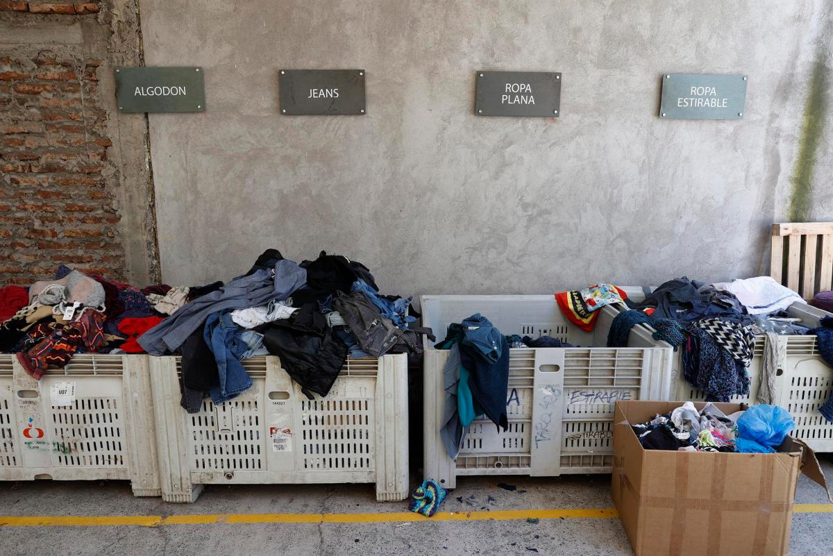 Chile, de marcar el récord en consumo de ropa a impulsar el reciclado ...