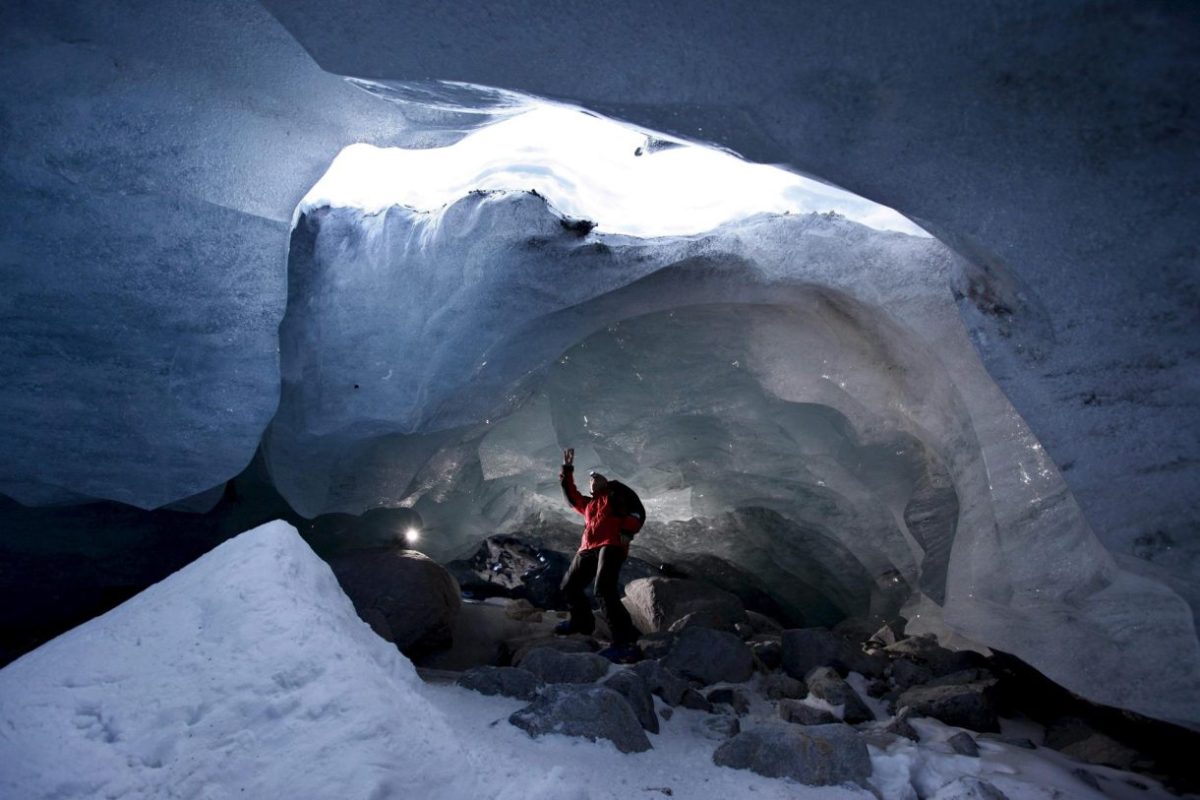 El proyecto para salvar glaciares alpinos con nieve artificial muestra ...