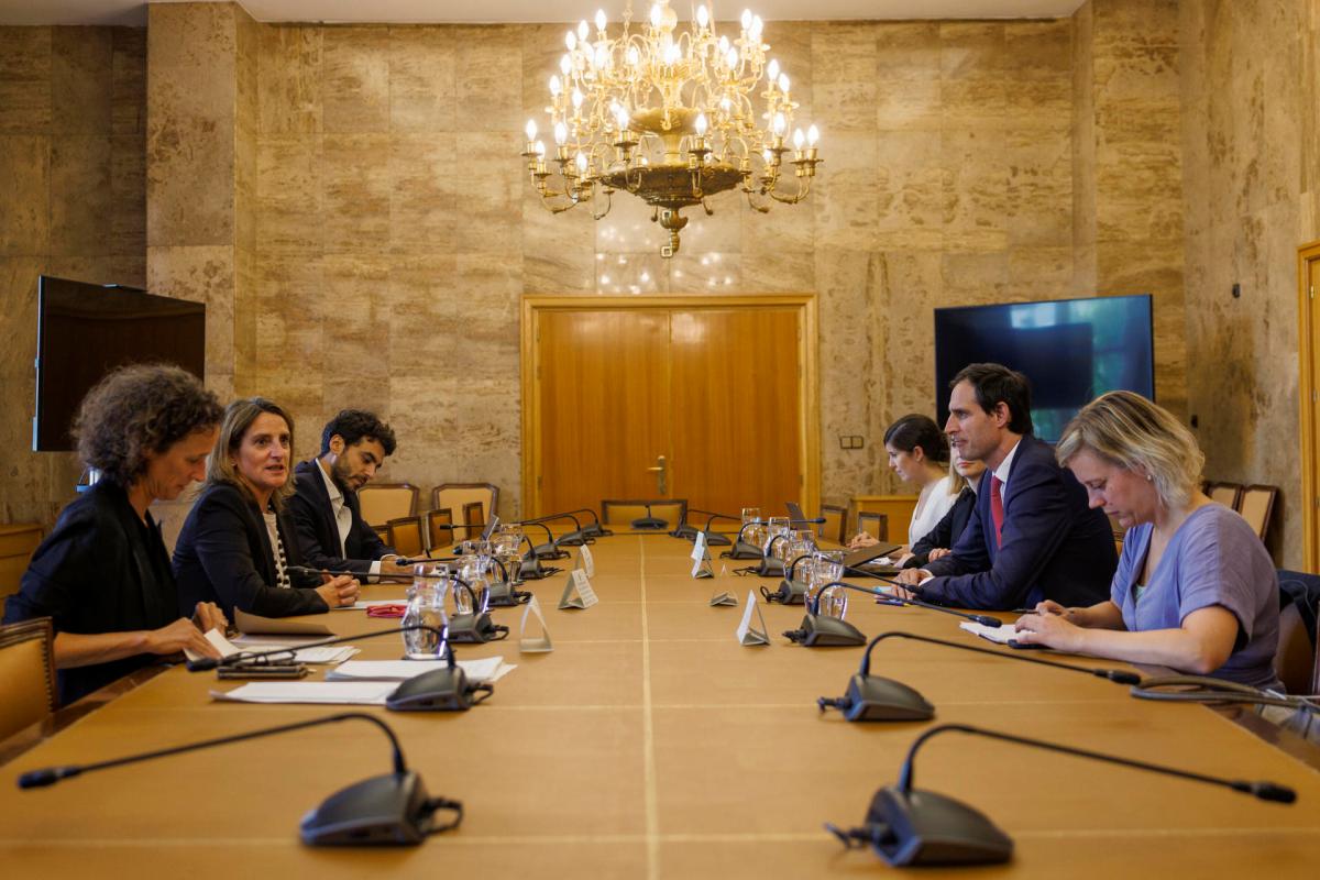 El comisario Hoekstra aboga por "elevar el grado de ambición climática ...