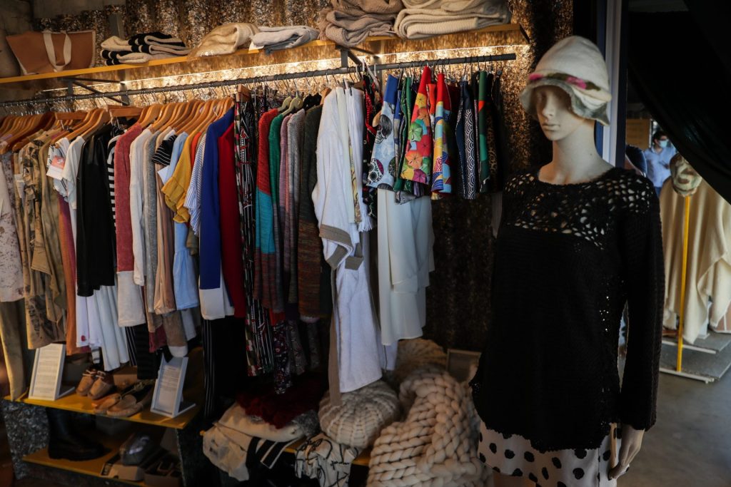 Eliminar el estigma de la ropa usada, el reto principal de la moda circular