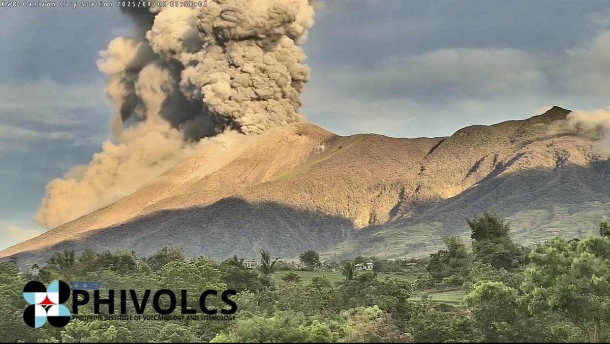 El volcán filipino Kanlaon erupciona con una columna de ceniza de 4 ...